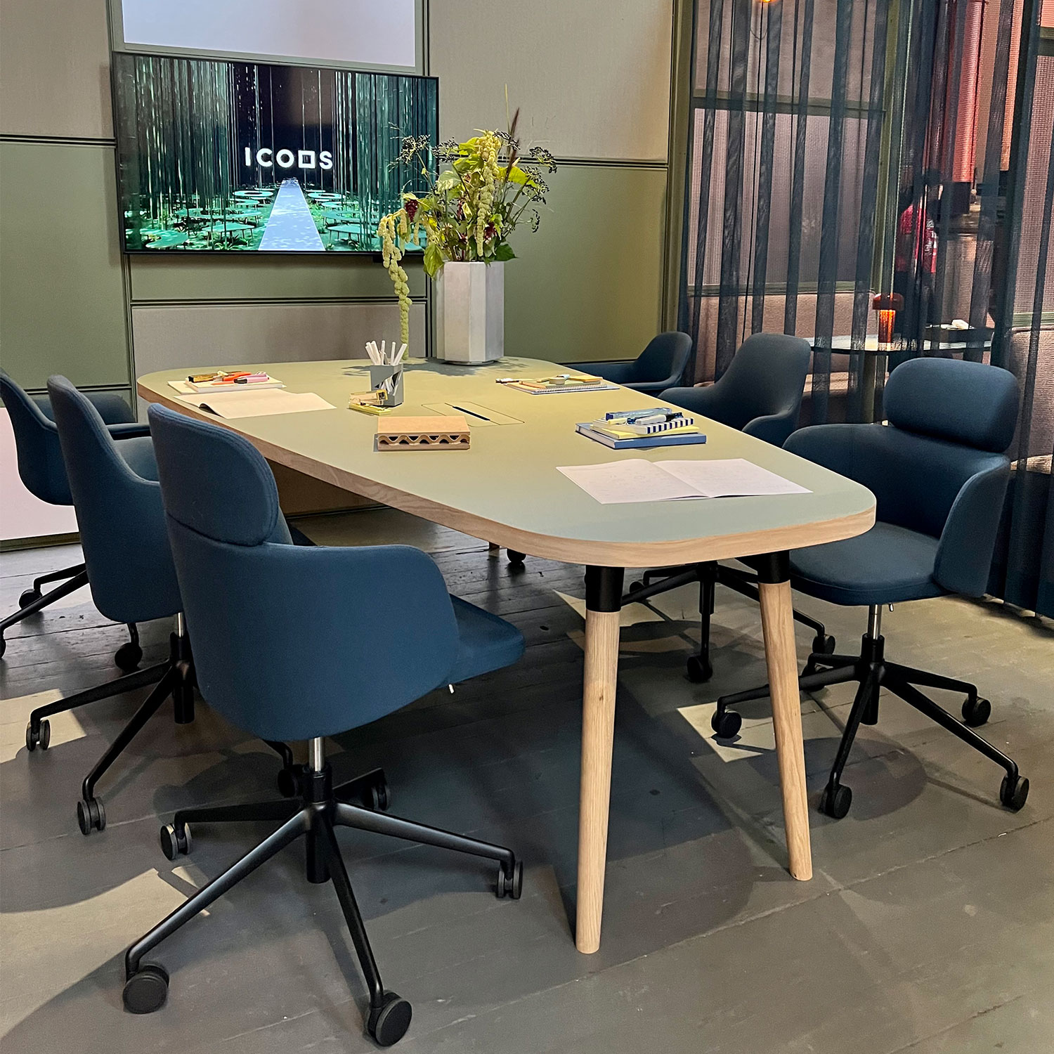 Scala Organic Shapes Table | Conference Tables & Workstations